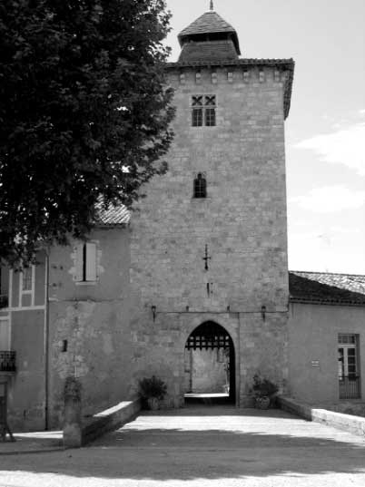 La tour porte de ville | Mairie Sarrant